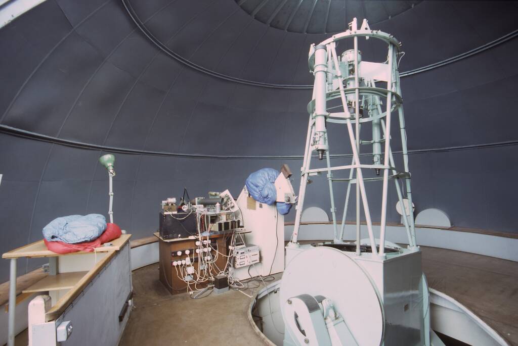Professor Roger Griffin and the Cambridge 36-inch telescope