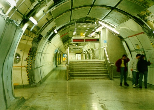 London Bridge station, Northern Line platform concourse