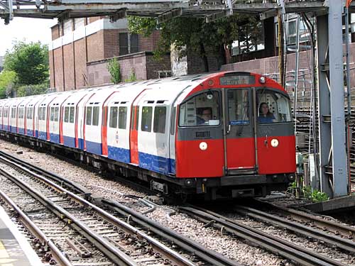 1973 tube stock approaching Barons Court eastbound.This is a link to a ...