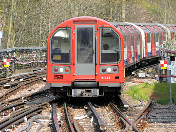 1992 stock approaching Loughton.This is a link to a larger version.