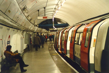 SQUAREWHEELS.org.uk – 1995 tube stock