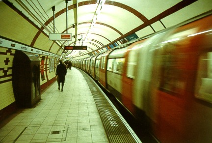 SQUAREWHEELS.org.uk – 1995 tube stock