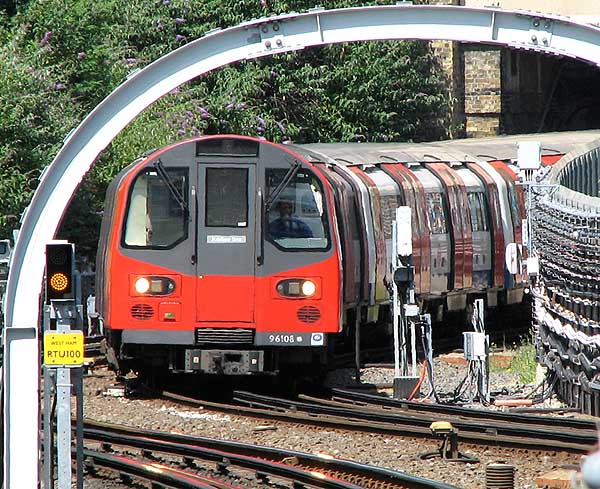 SQUAREWHEELS.org.uk – 1996 tube stock